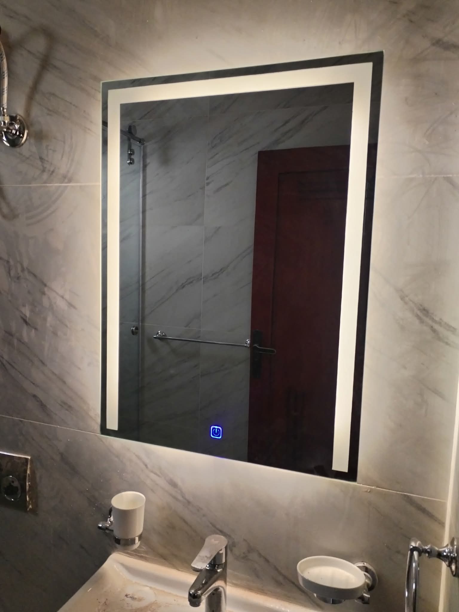 Modern wall mirrors with chamfered edge – 4 mm mirrors from Dr. Grish – اوسكار للأثاث